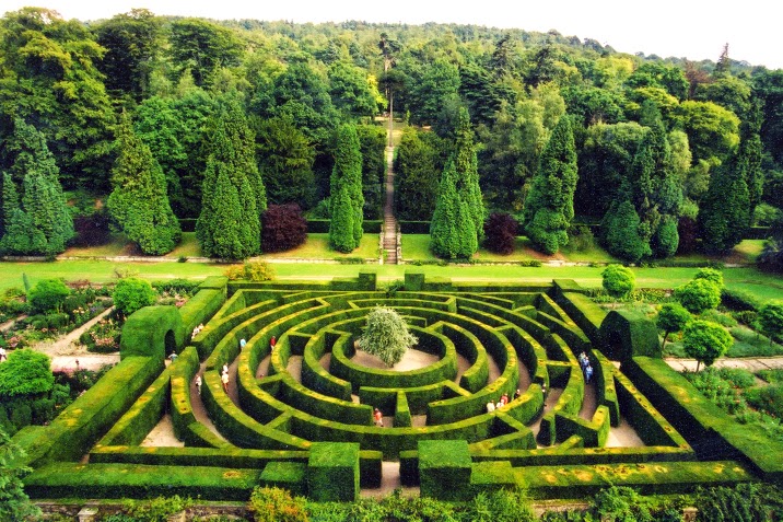 Garden Maze – Corinthia Online